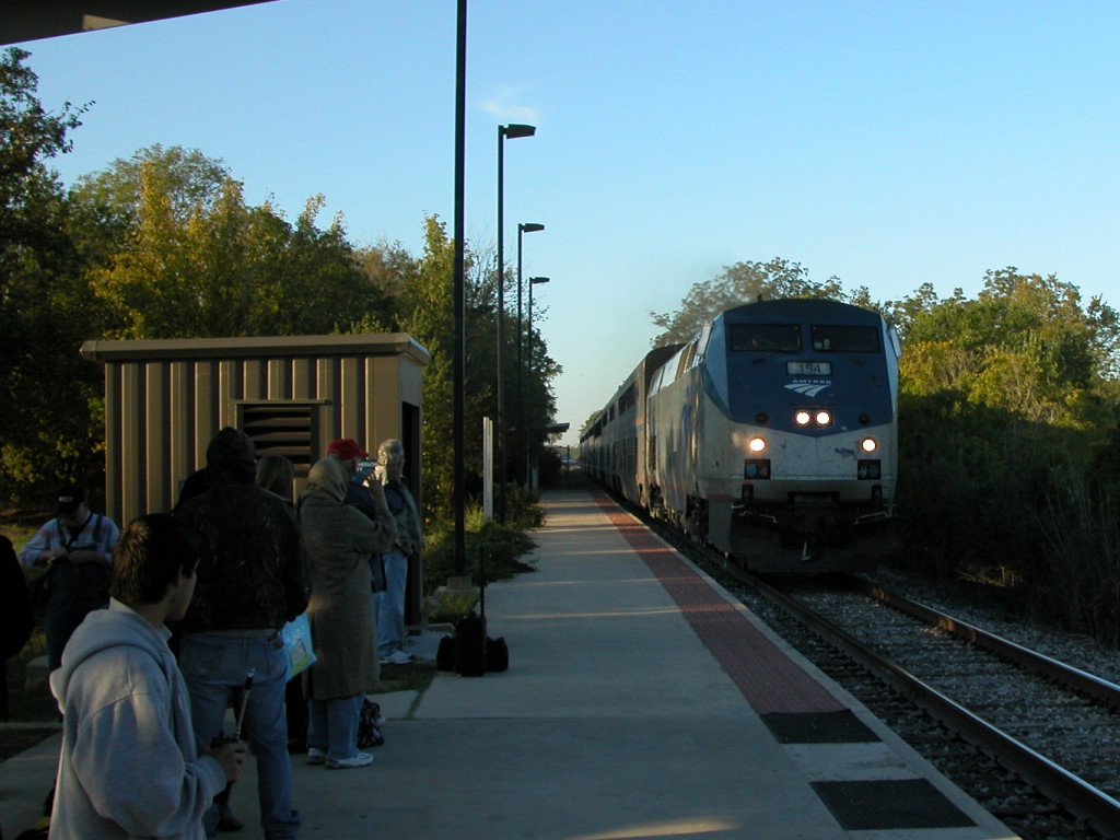 AMTK 154 30Oct2011 NB Train 22 (Texas Eagle) into the station